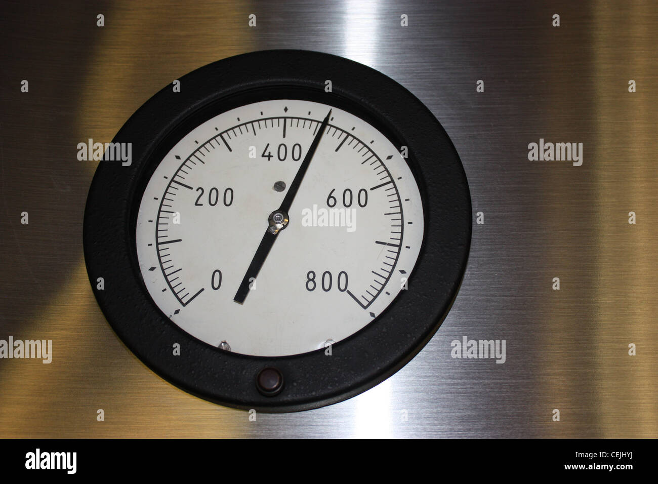 Pressure gauge instrument to monitor pressure Stock Photo - Alamy