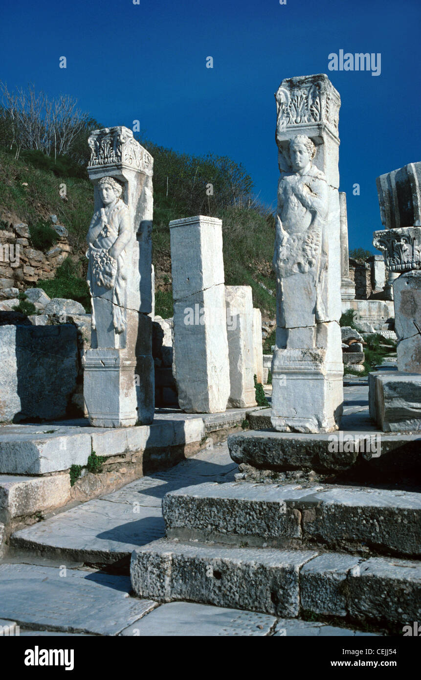 Ephesus turkey gate of hercules hi-res stock photography and images - Alamy
