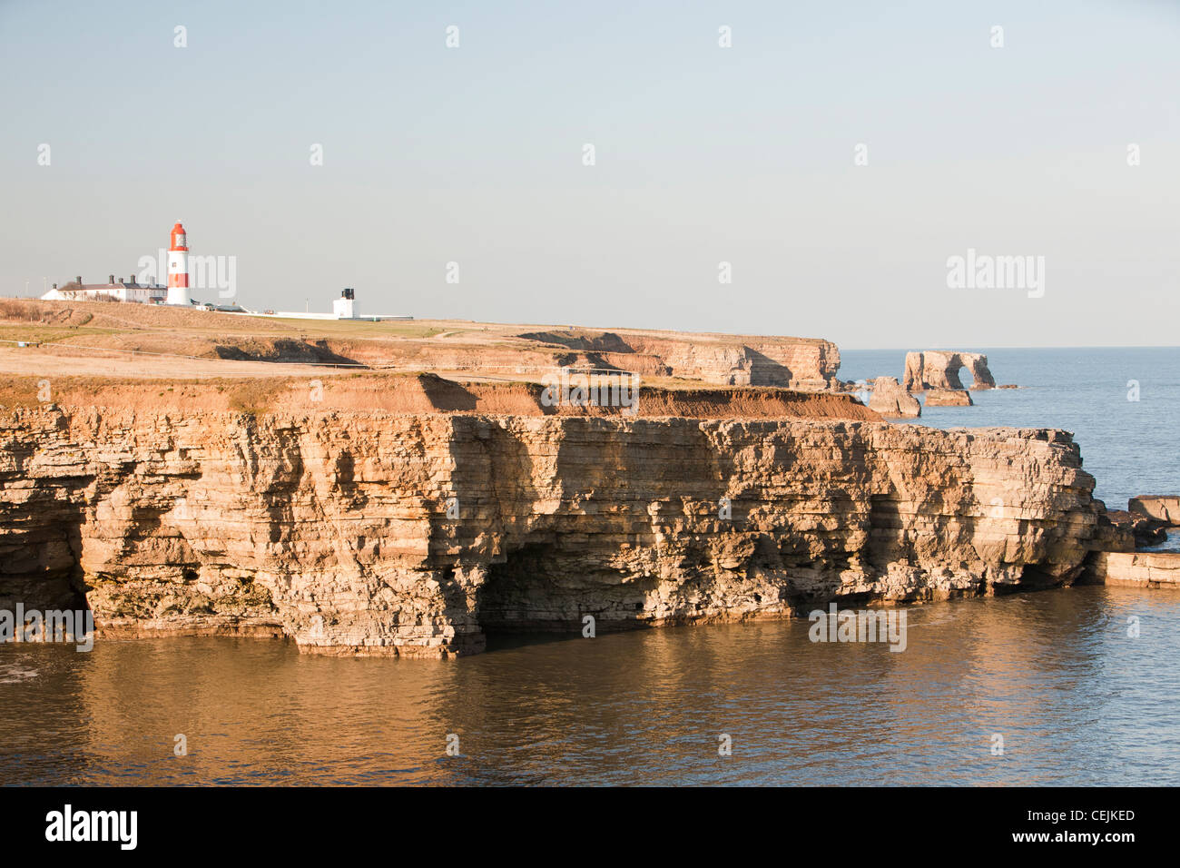 Wave cut arch hi-res stock photography and images - Alamy