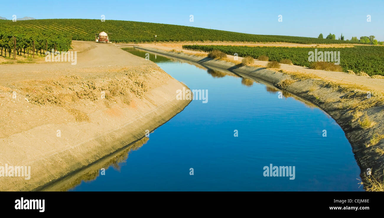 Vineyard water irrigation hi-res stock photography and images - Alamy