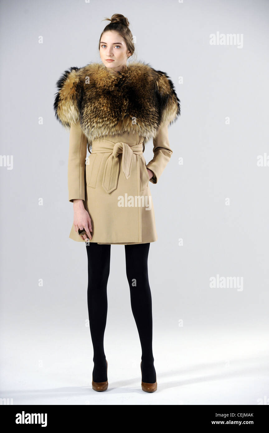 Behnaz Sarafpour New York Ready to Wear Autumn Winter Short beige coat ...