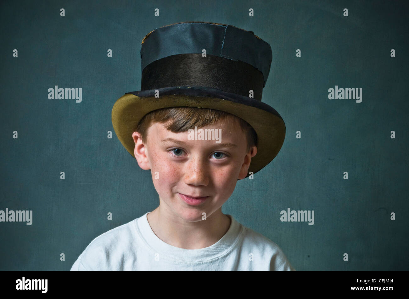 Young boy, funny face, top hat Stock Photo - Alamy