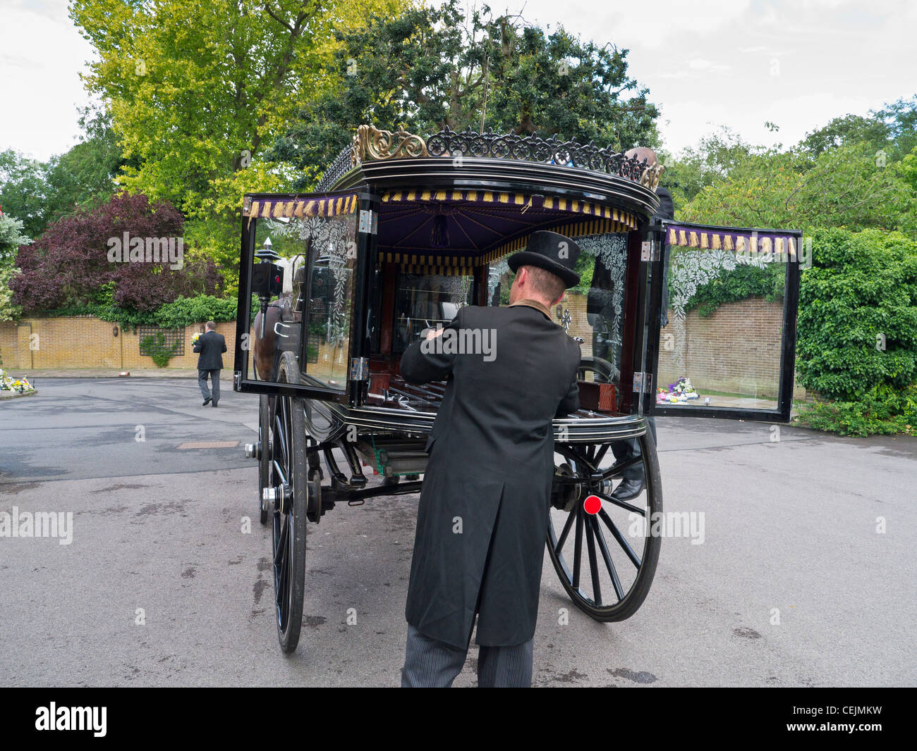 Horse drawn funeral carriage hi-res stock photography and images - Alamy