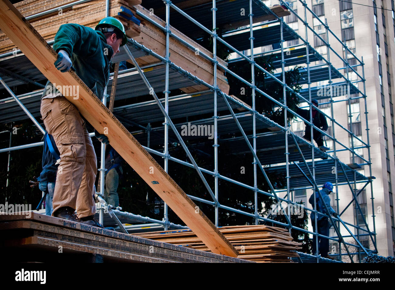 Construction workers assemble scaffolding Stock Photo - Alamy
