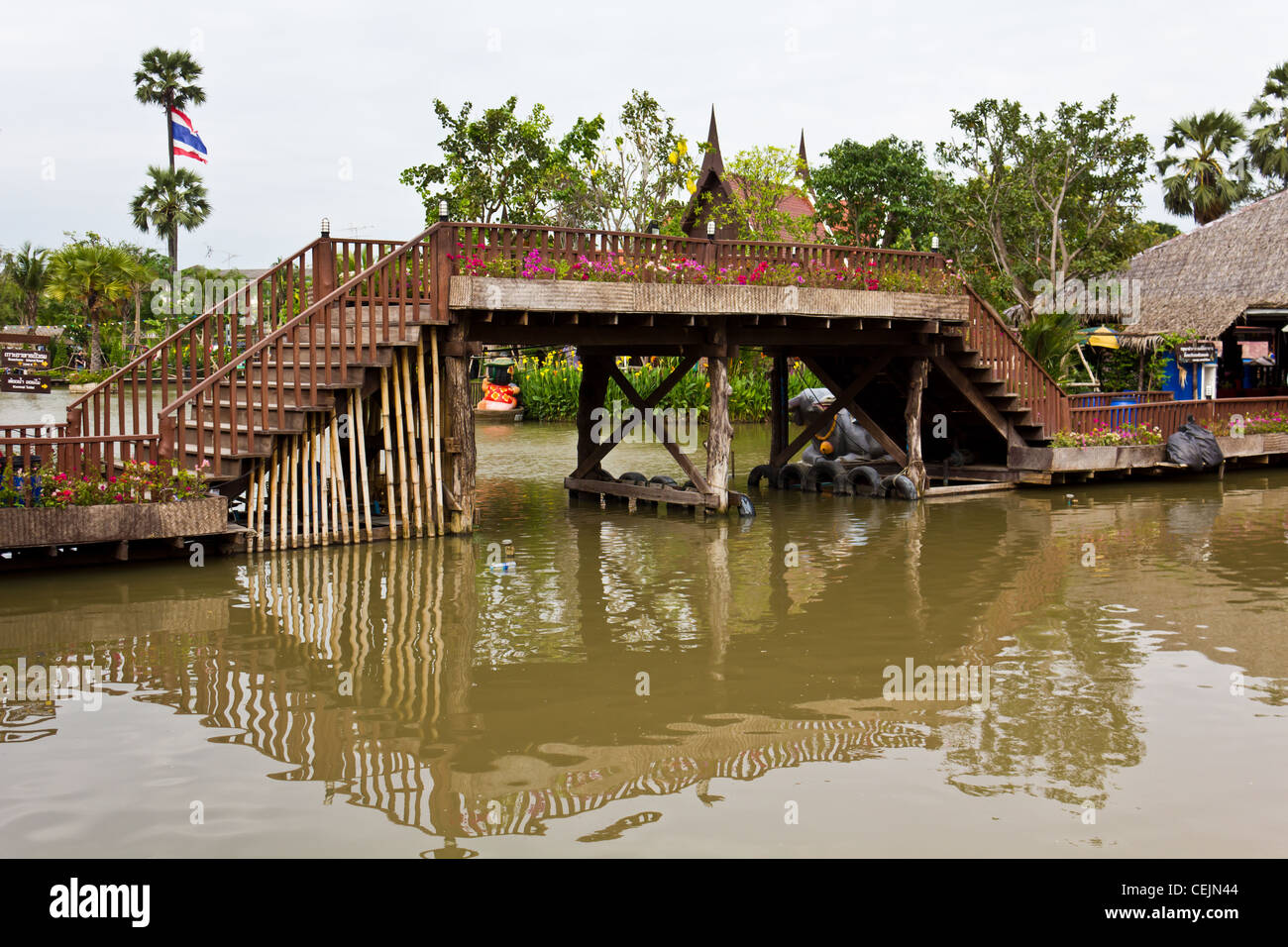 Wooden bridge in floating market Ayodhya, Thailand Stock Photo - Alamy