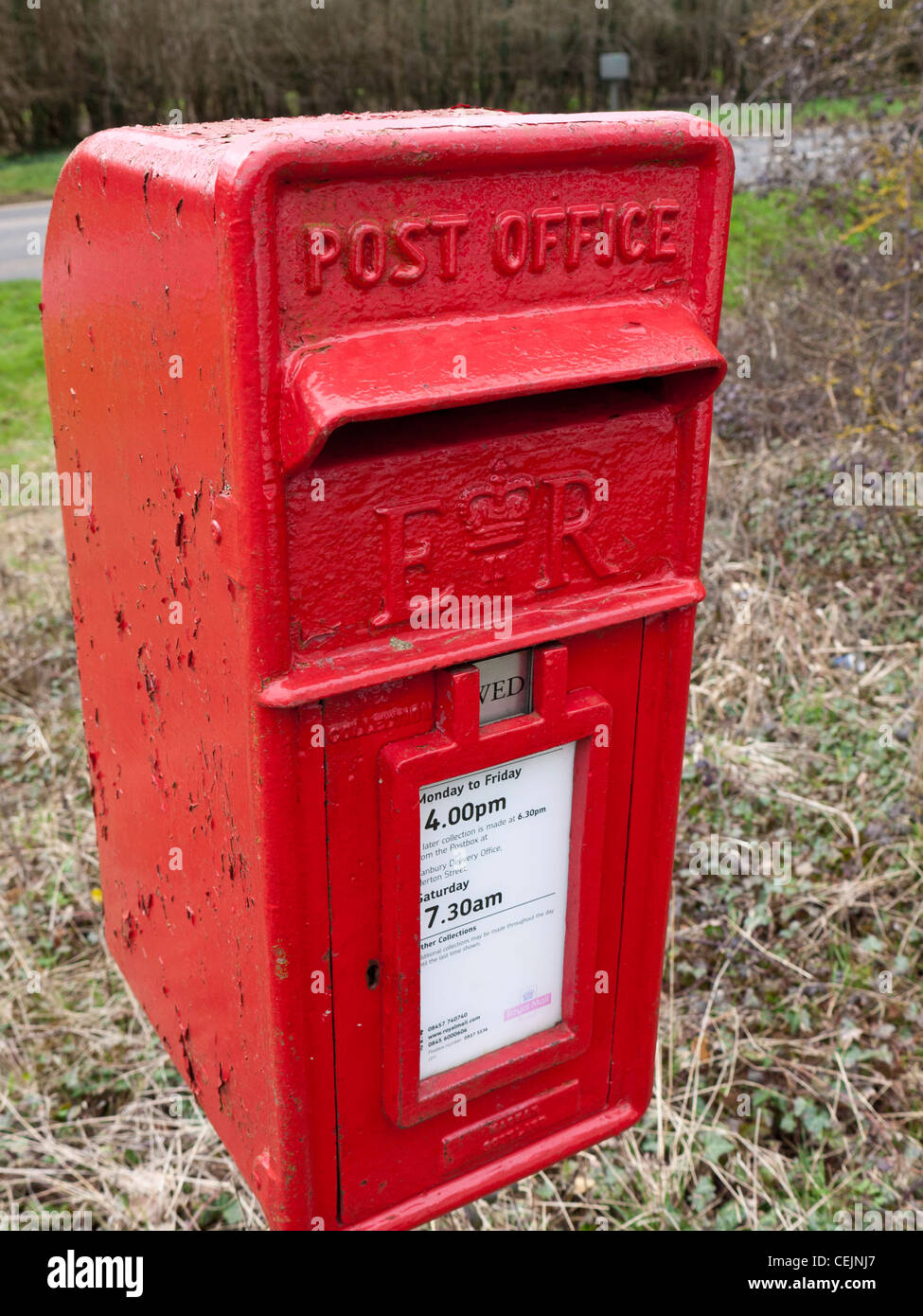 EIIR type letter box, England UK Stock Photo - Alamy