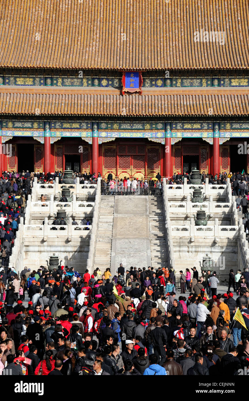 chinese tourists crowds crowded queuing to enter Hall of Supreme ...