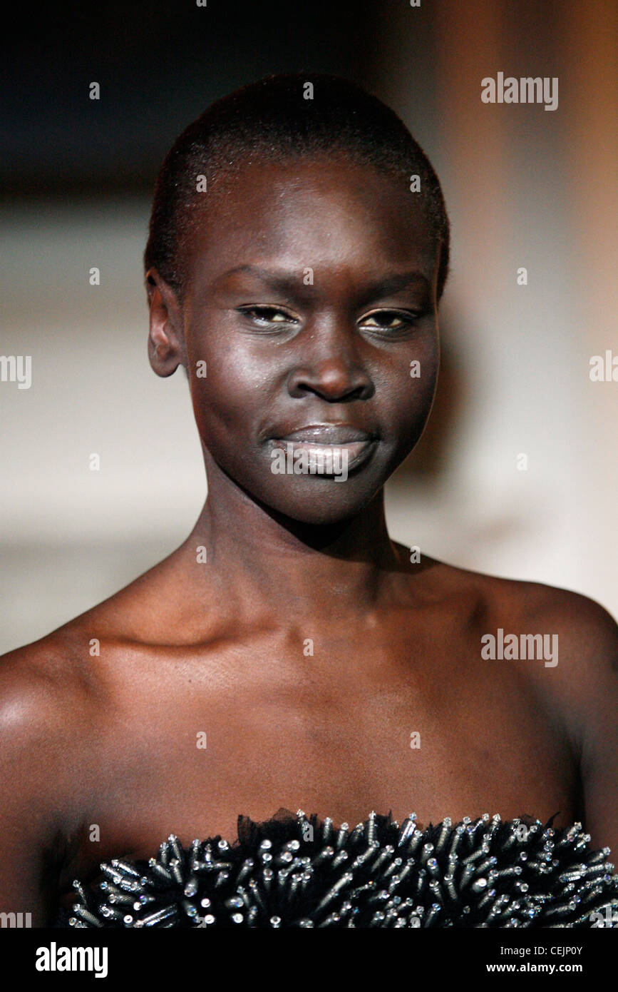 Alek wek model hi-res stock photography and images - Alamy
