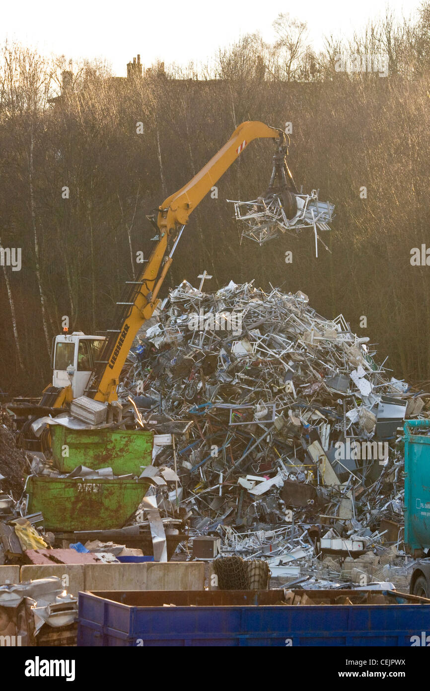 Junk Yard Crane Stock Photos & Junk Yard Crane Stock Images - Alamy