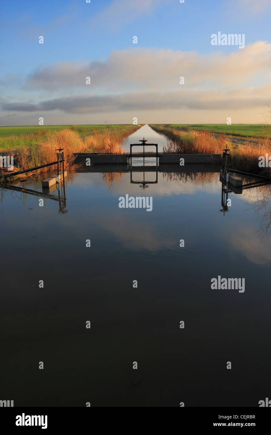 Irrigation gate hi-res stock photography and images - Alamy