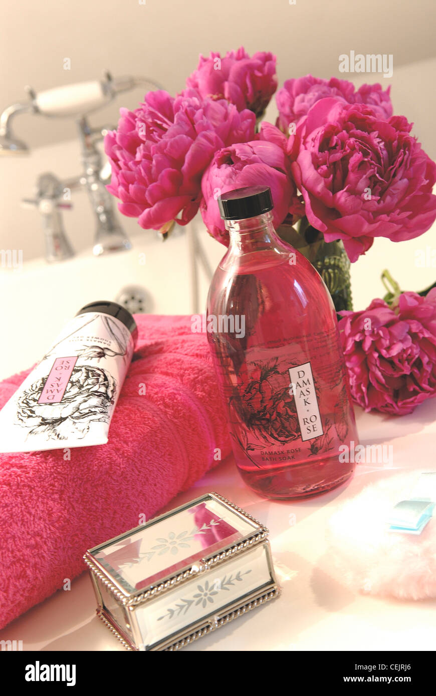 Soak hi-res stock photography and images - Alamy