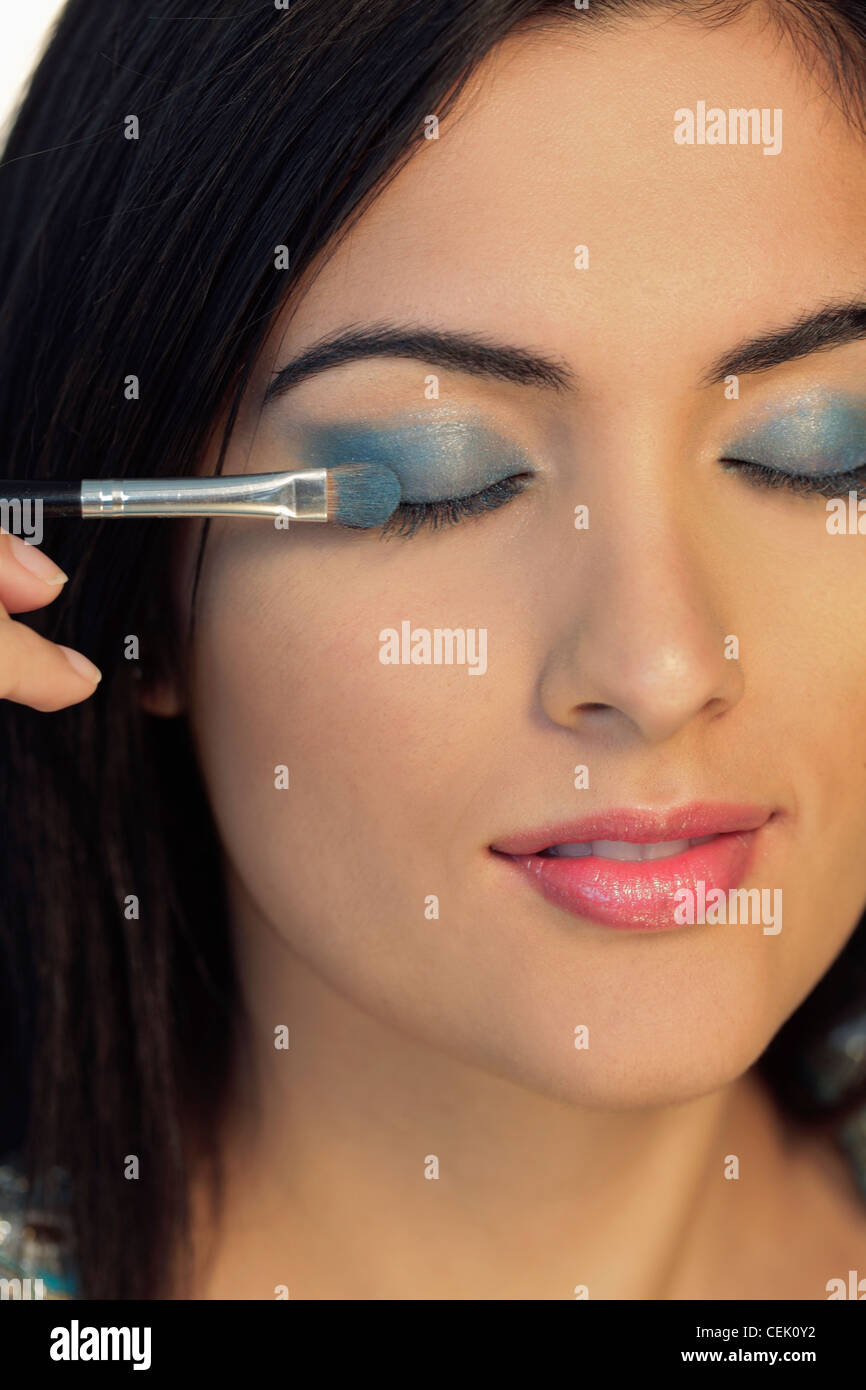 Woman applying eyeshadow on eyelid hi-res stock photography and images ...