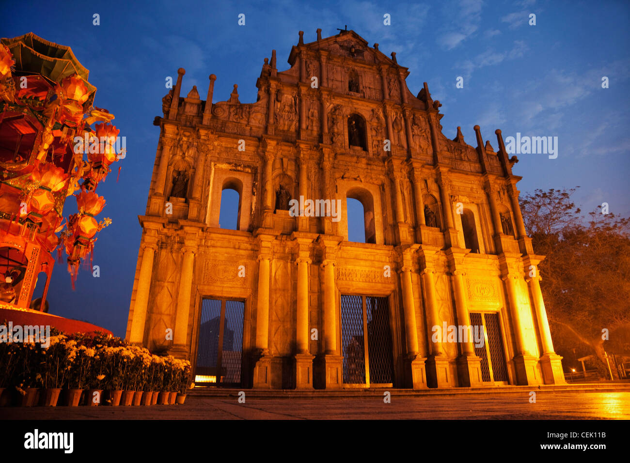 Night ruins hi-res stock photography and images - Alamy