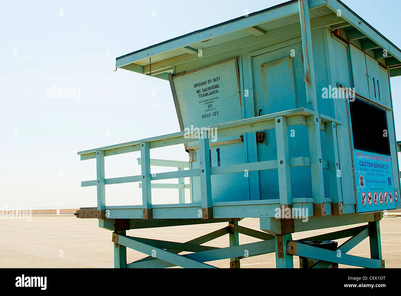 wooden lifeguard hut on california sandy beach Stock Photo - Alamy