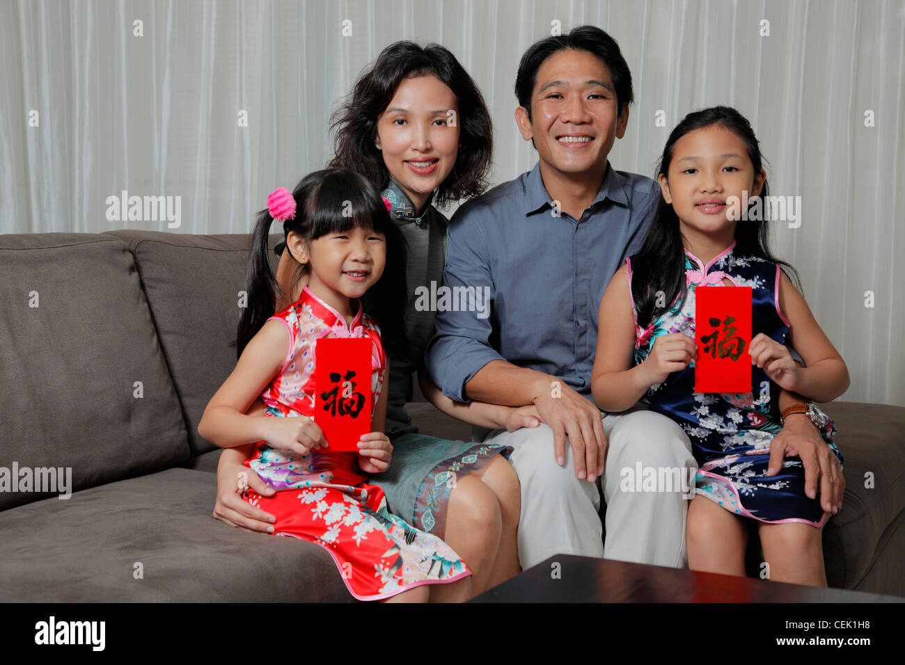 Traditional chinese family hi-res stock photography and images - Alamy