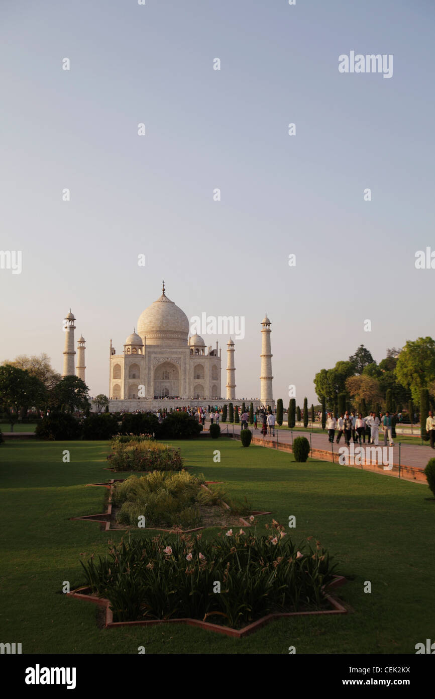 Taj Mahal and surrounding gardens. Agra, India Stock Photo - Alamy