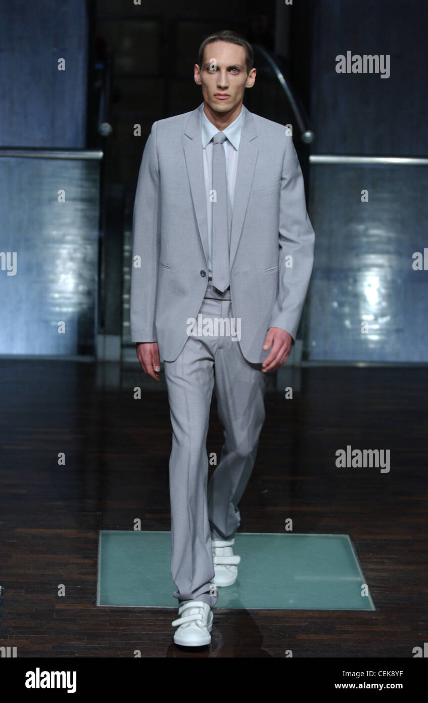 Raf Simons Menswear Ready to Wear Spring Summer Model short brown hair ...