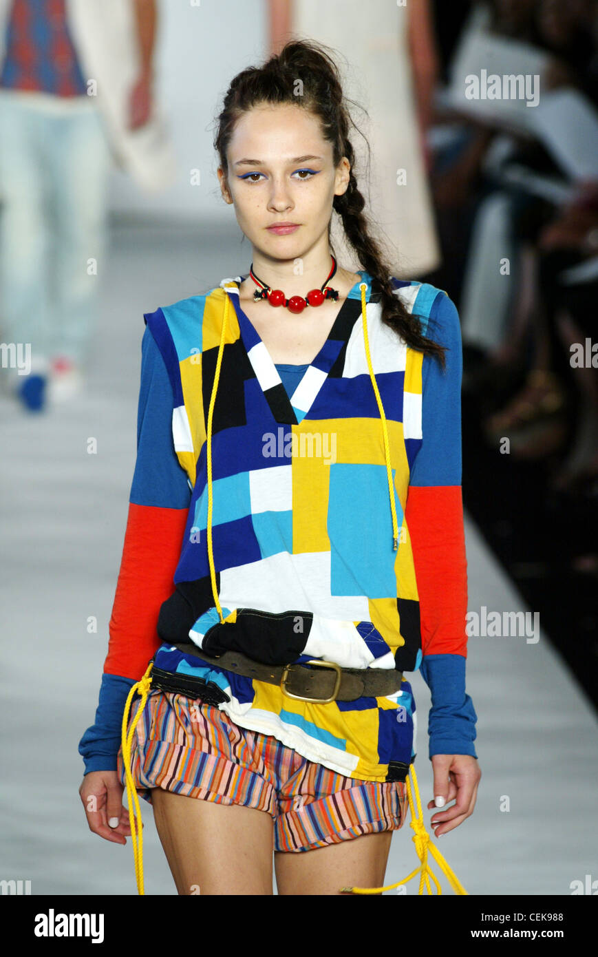 Marc by Marc Jacobs New York Ready To Wear Spring Summer Model brunette ...