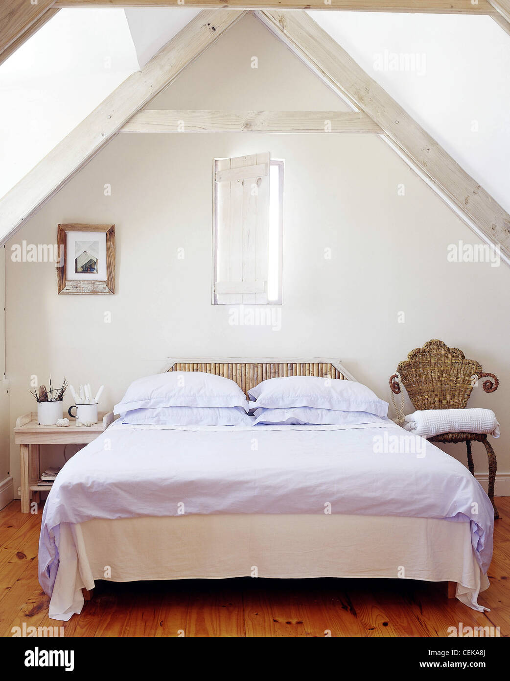 Simple beachfront living Stylist Tina Bester discovered this clapboard ...