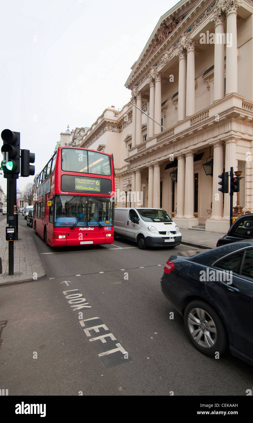 A London bus in the rush hour Stock Photo - Alamy