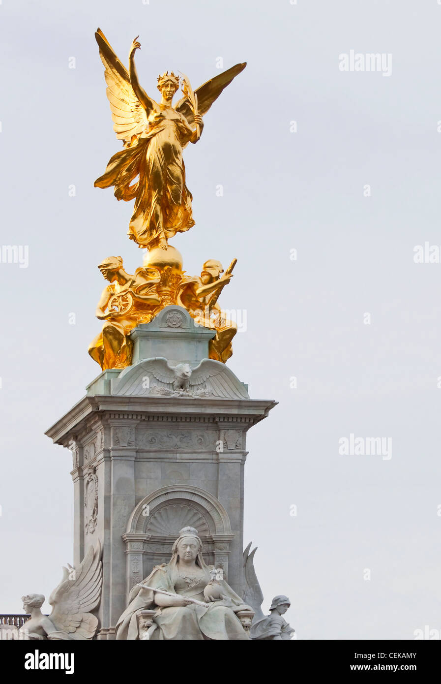 Queen Victoria memorial statue, The Mall in London Stock Photo - Alamy