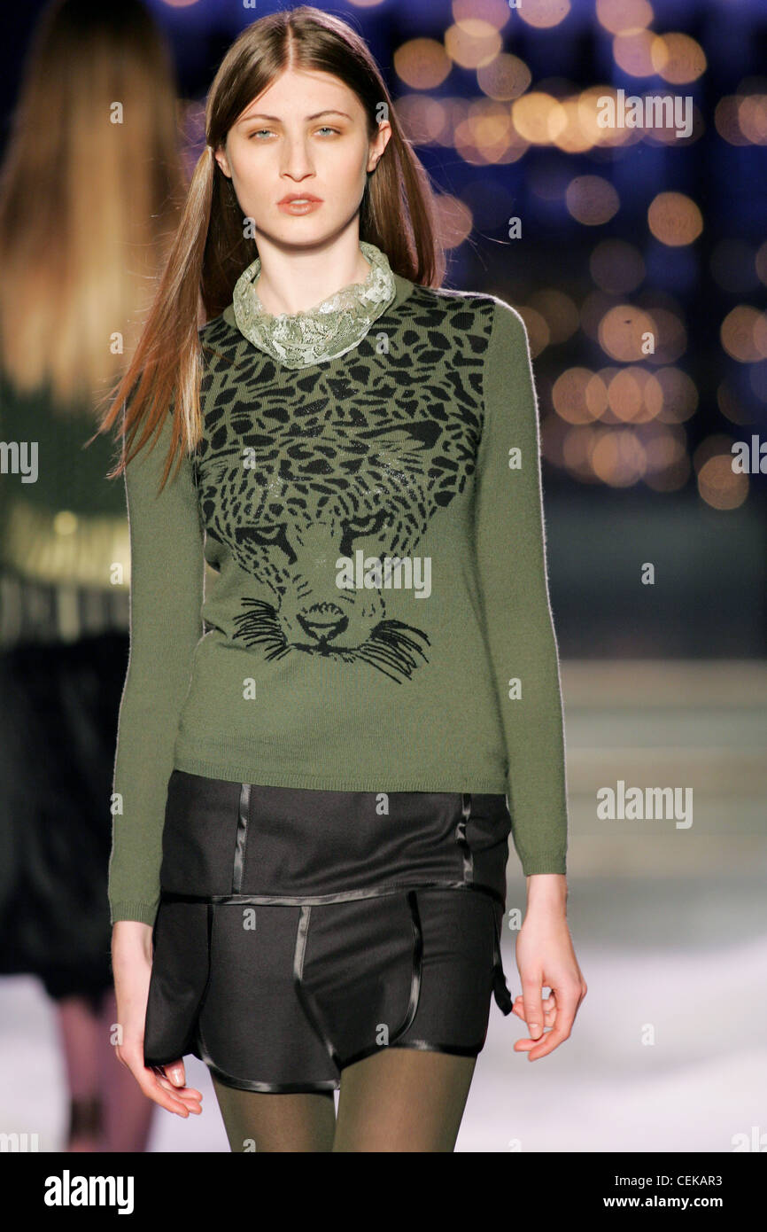 London mini skirt hi-res stock photography and images - Alamy