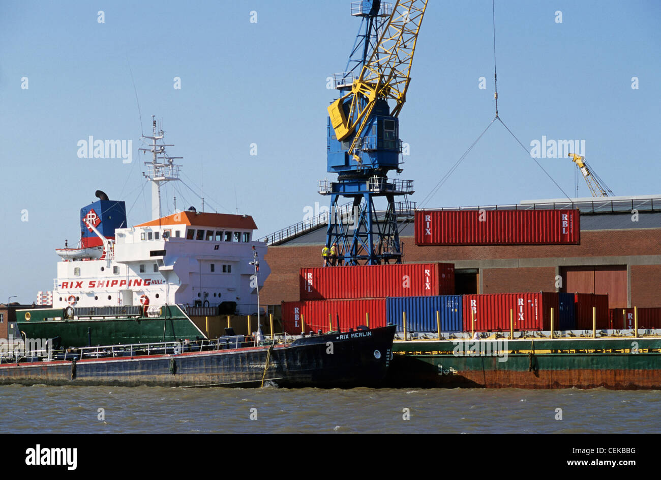 cranes unloading containers from container ship at the port of hull docks hull uk Stock Photo ...
