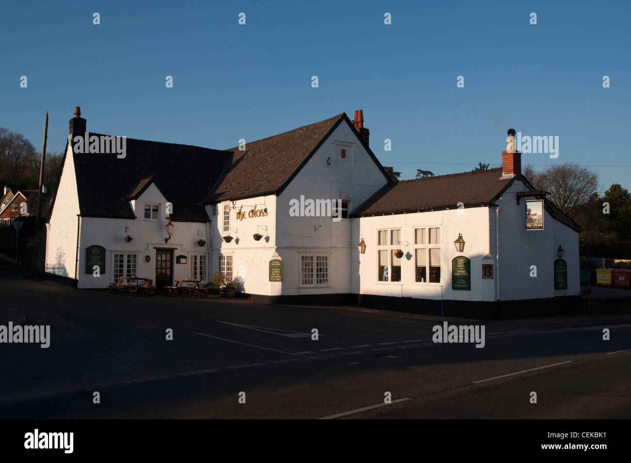 Old cross pub hi-res stock photography and images - Alamy
