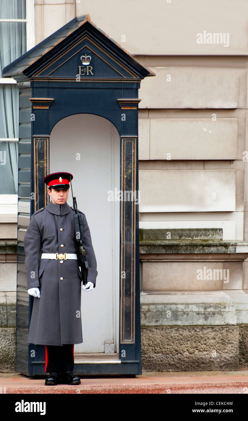 Palace guardsman hi-res stock photography and images - Alamy