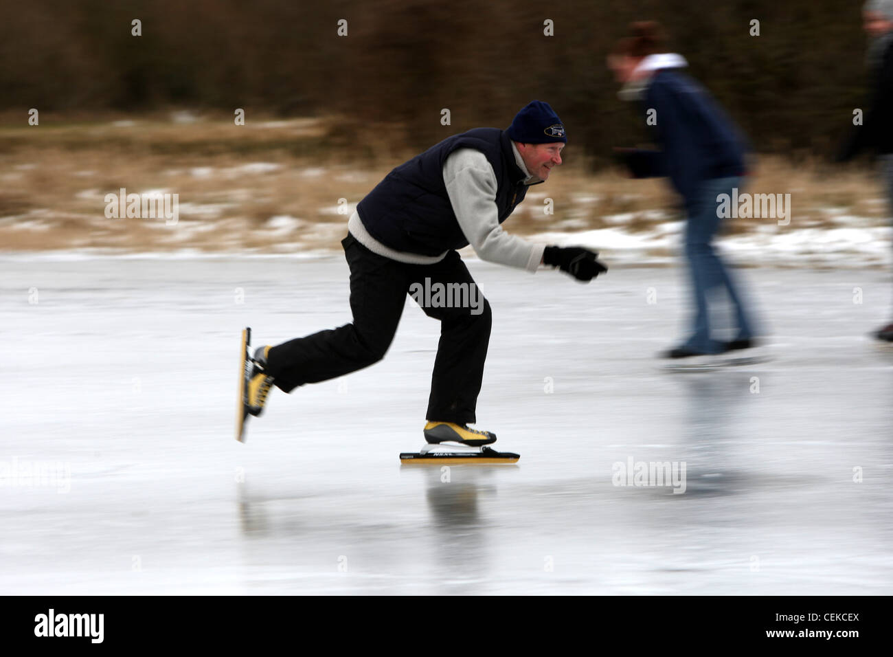PEOPLE SKATING ON THE FROZEN FENS AT SUTTON GAULT,CAMBRIDGESHIRE Stock ...