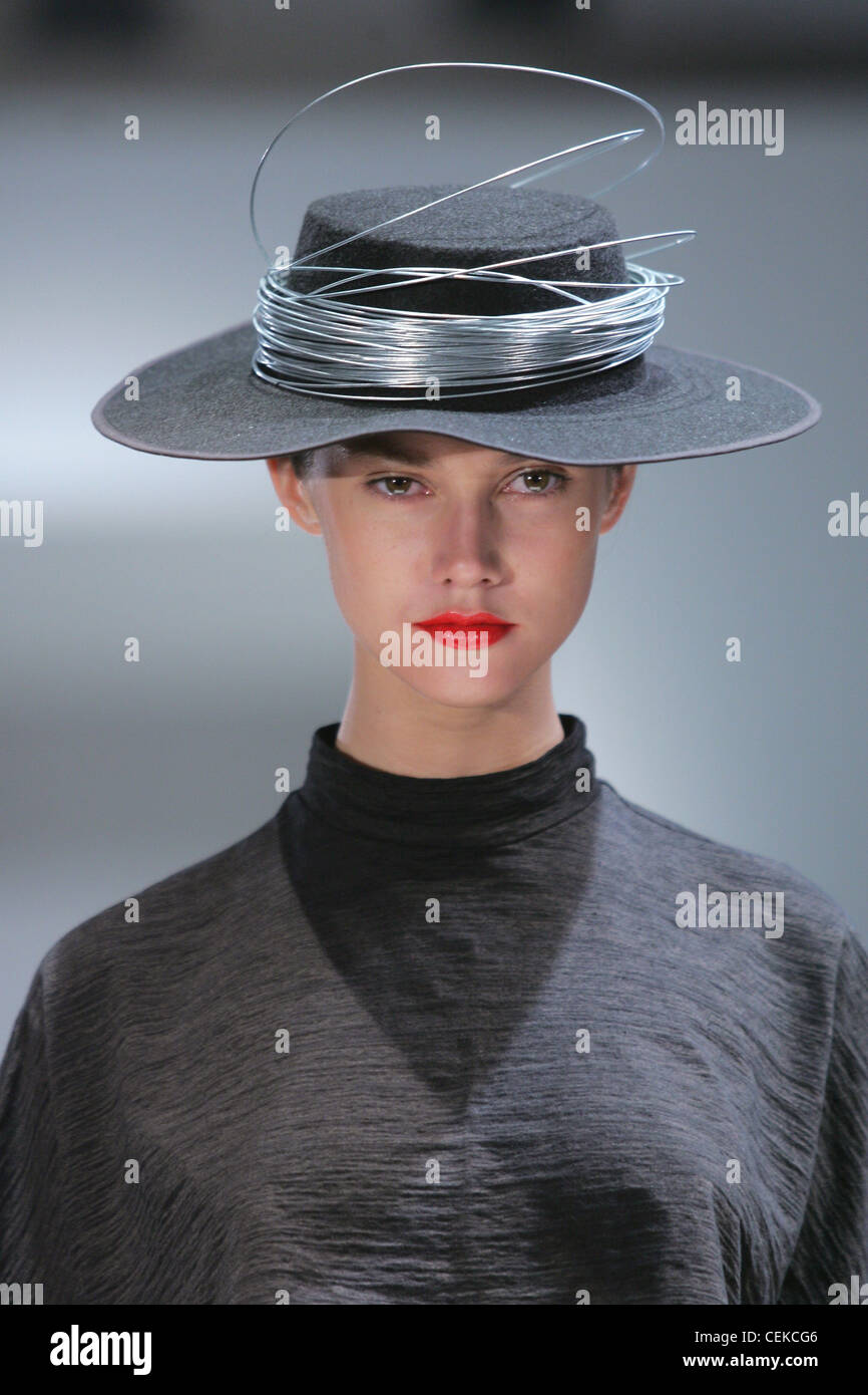 Wire wrap hi-res stock photography and images - Alamy