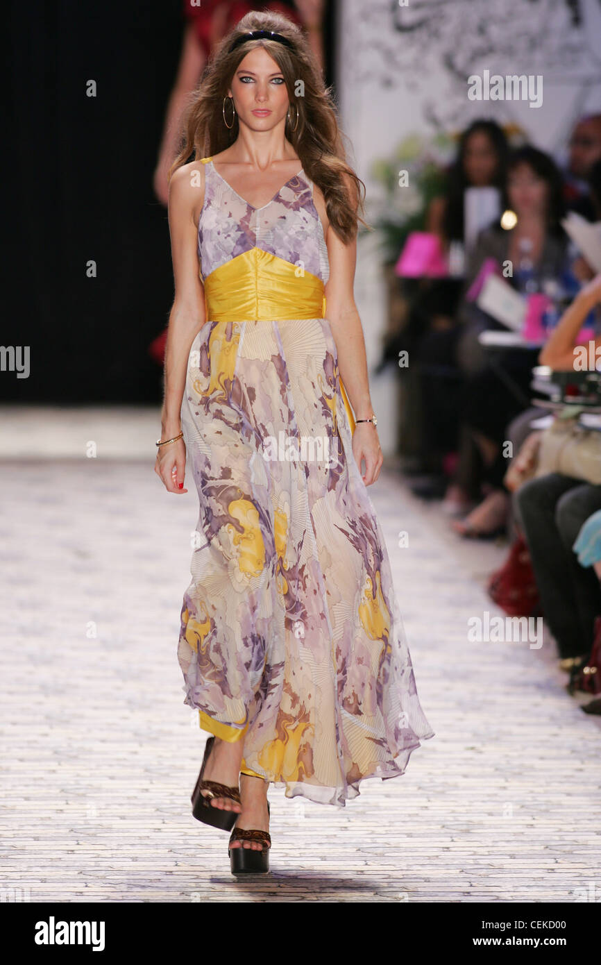 Betsey Johnson New York Ready to Wear Spring Summer Model long wavy ...