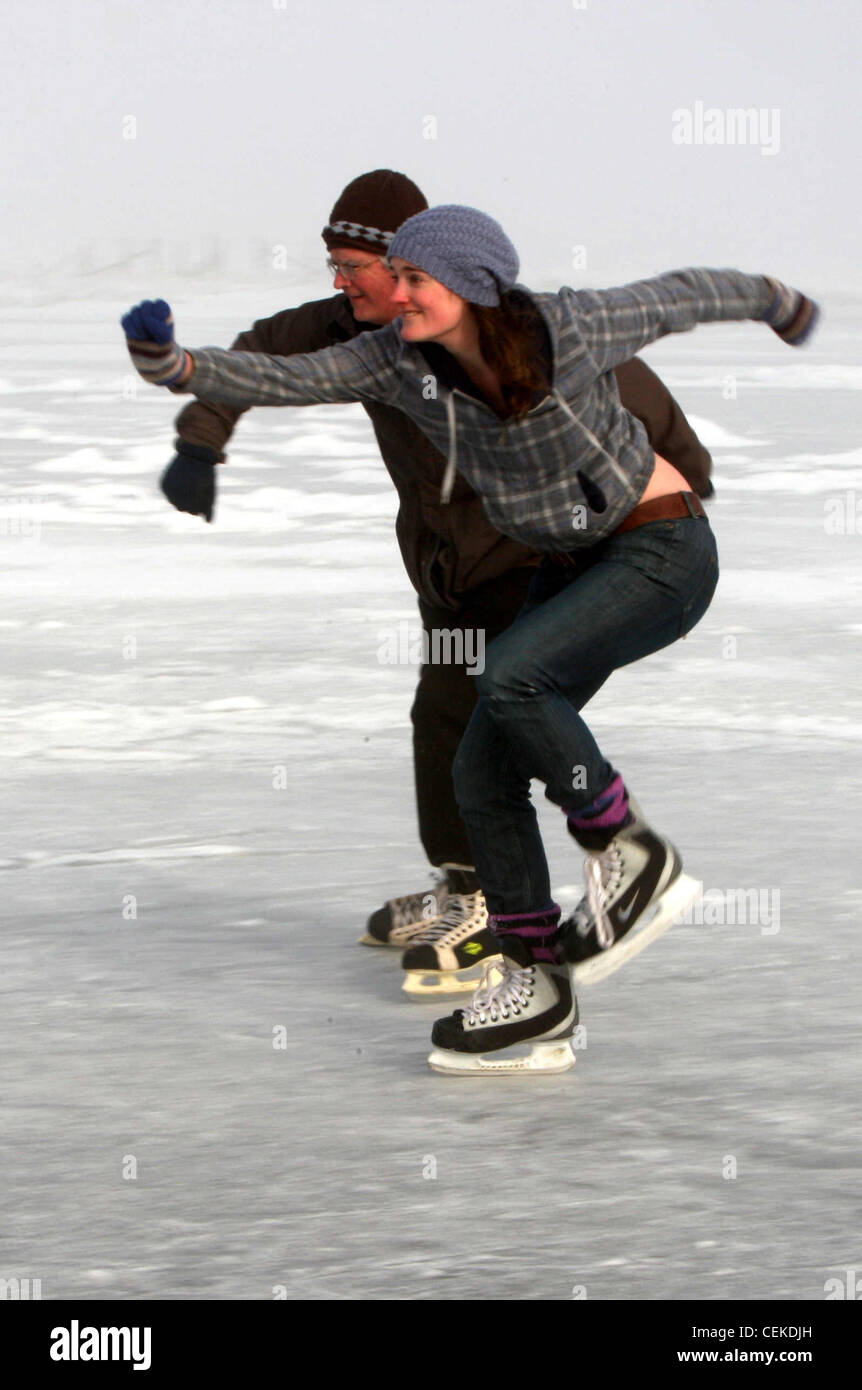 PEOPLE SKATING ON THE FROZEN FENS AT SUTTON GAULT,CAMBRIDGESHIRE Stock ...
