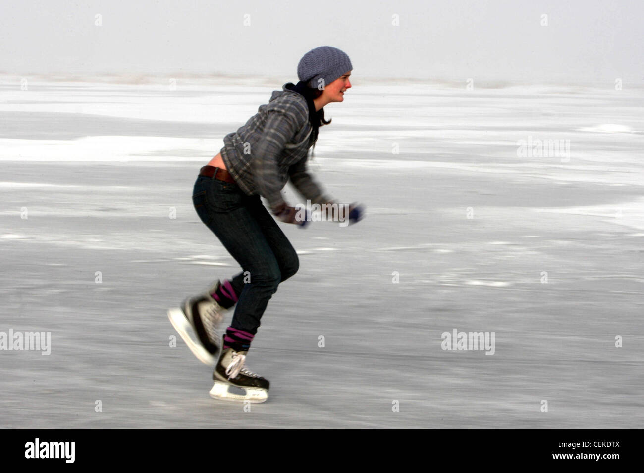 PEOPLE SKATING ON THE FROZEN FENS AT SUTTON GAULT,CAMBRIDGESHIRE Stock ...