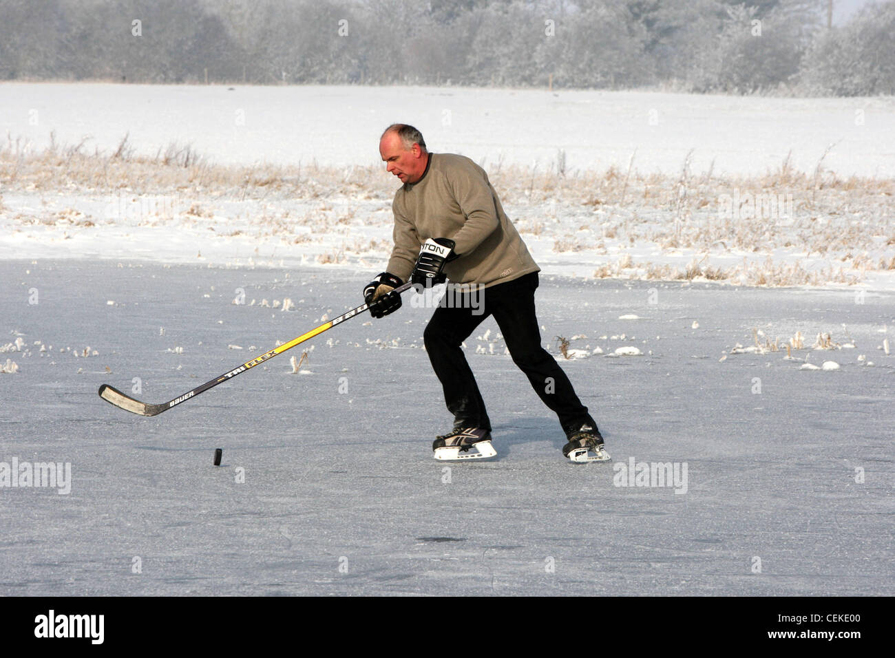 PEOPLE SKATING ON THE FROZEN FENS AT SUTTON GAULT,CAMBRIDGESHIRE Stock ...