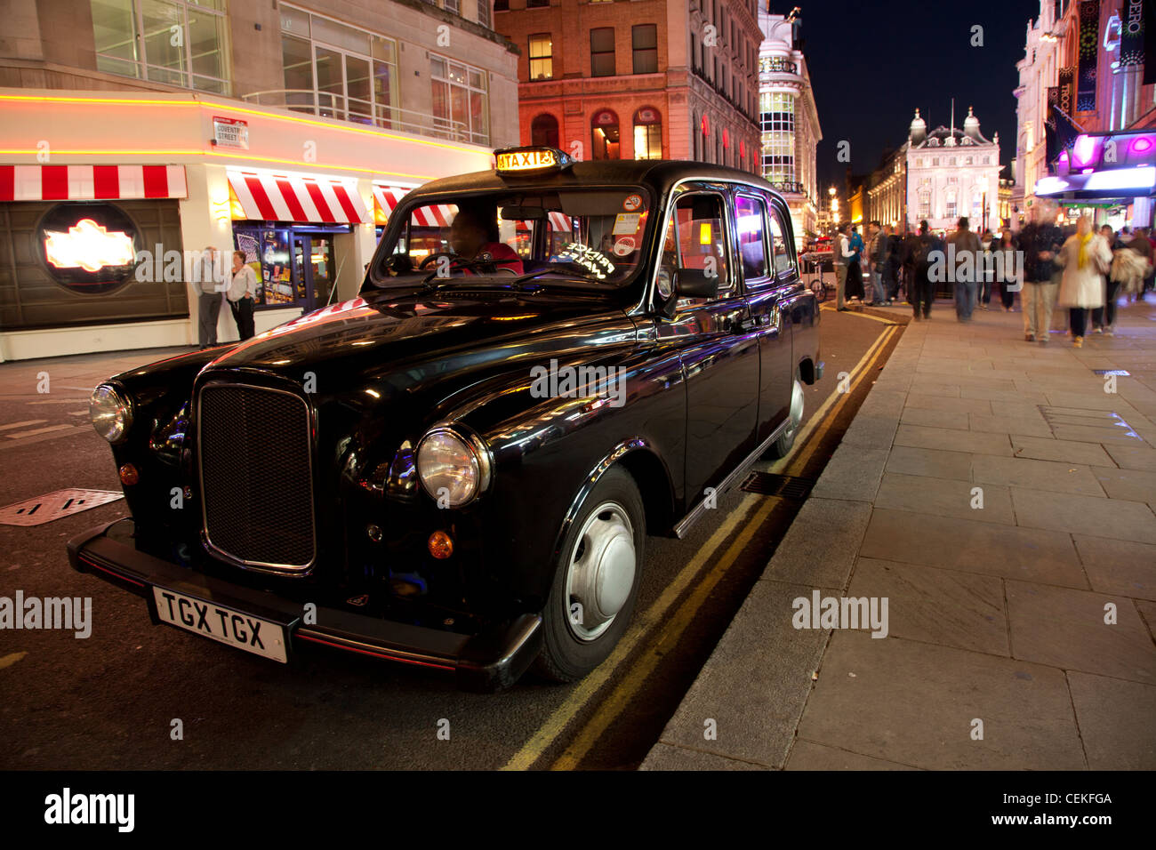 London cab in piccadilly, london Stock Photo - Alamy