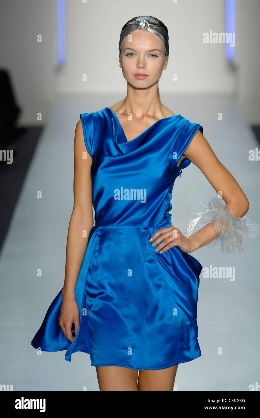 Cowl neck model hi-res stock photography and images - Alamy