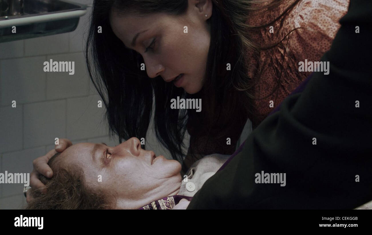 THE DEVIL INSIDE (2012) SUZAN CROWLEY, FERNANDA ANDRADE WILLIAM BRENT BELL (DIR) 005 MOVIESTORE ...