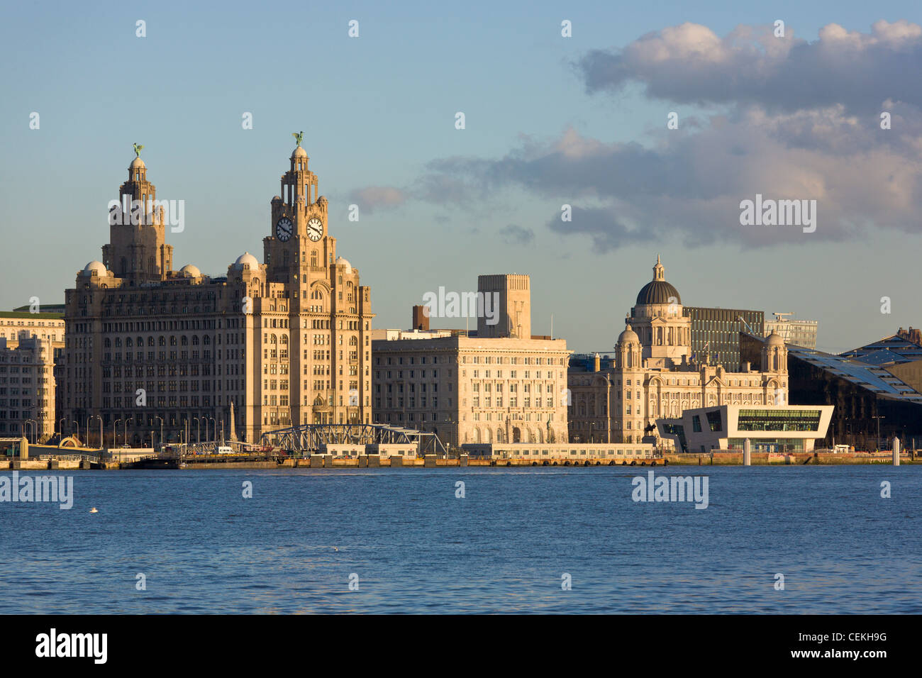 Liverpool skyline hi-res stock photography and images - Alamy