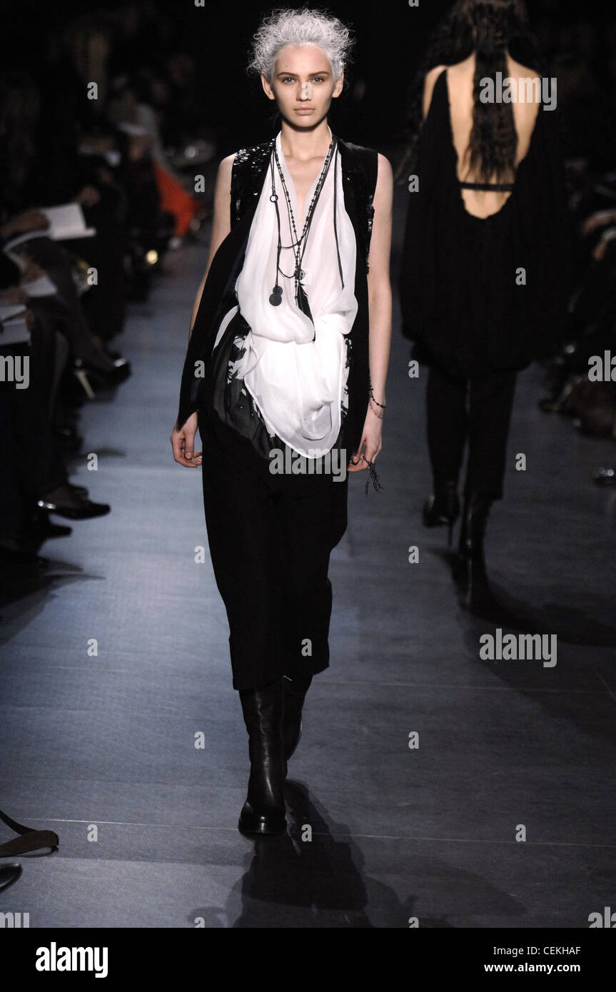 Ann Demeulemeester Paris Ready to Wear Autumn Winter Model wearing ...