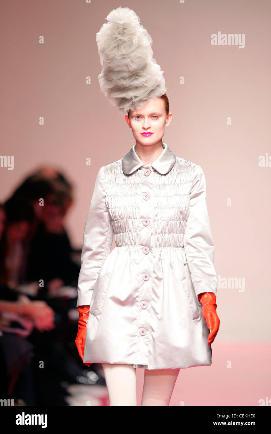 Moschino Cheap and Chic Milan Ready to Wear Autumn Winter Ruffled tower ...