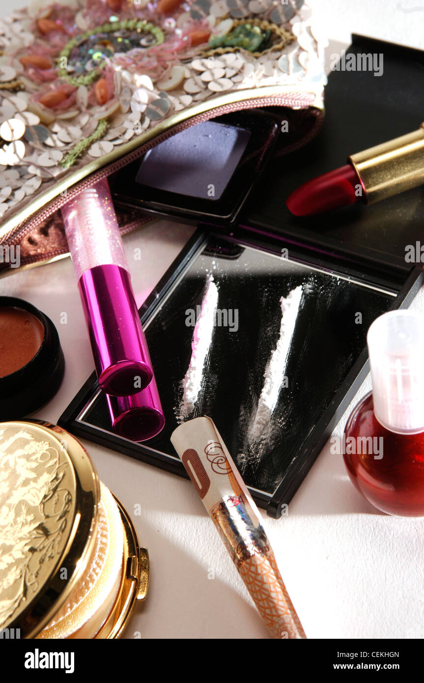 Cosmetics bag spilling hi-res stock photography and images - Alamy
