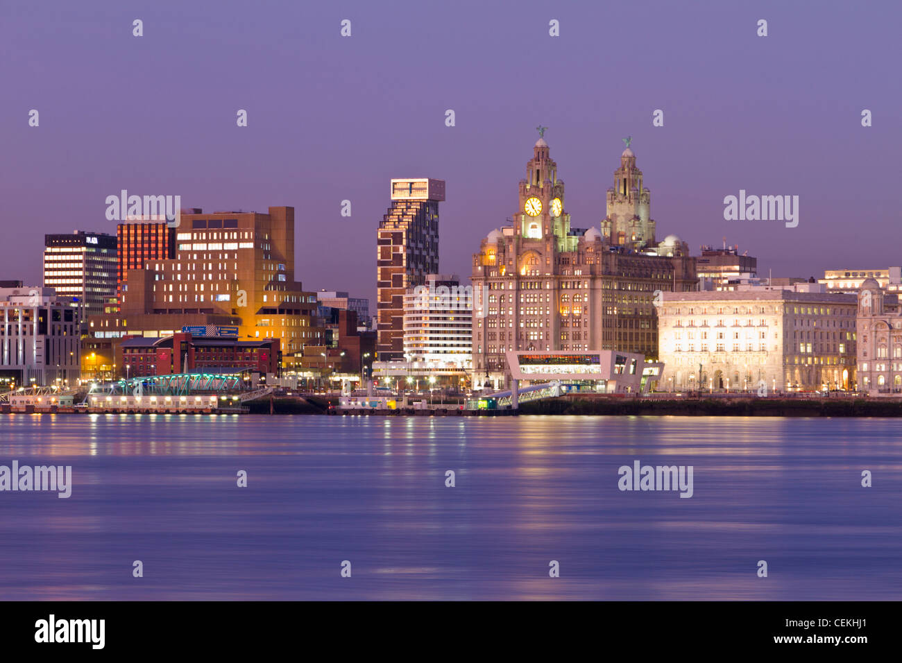 Liverpool skyline hi-res stock photography and images - Alamy