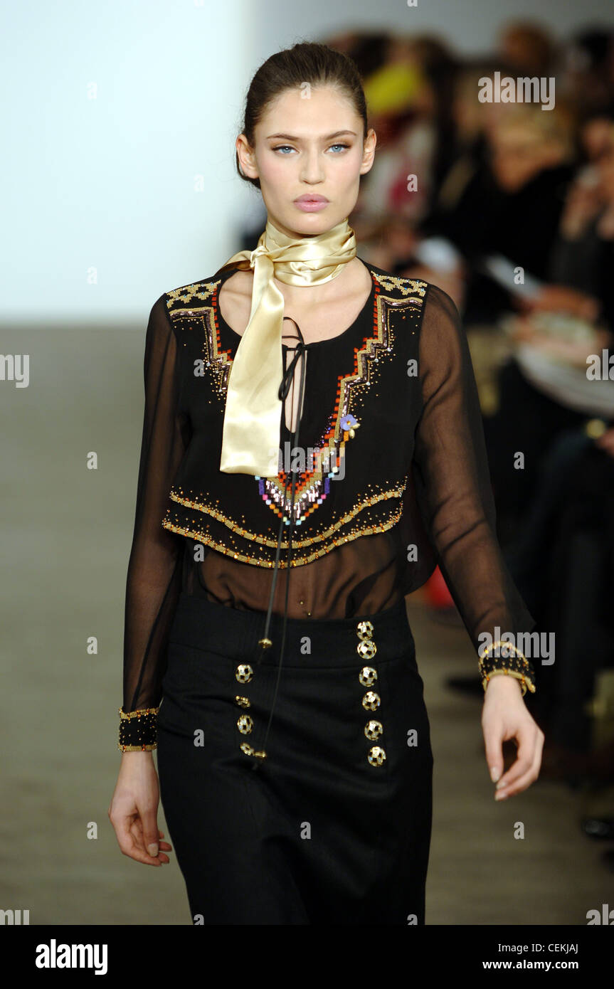 Matthew Williamson New York Ready to Wear Autumn Winter Brunette female ...