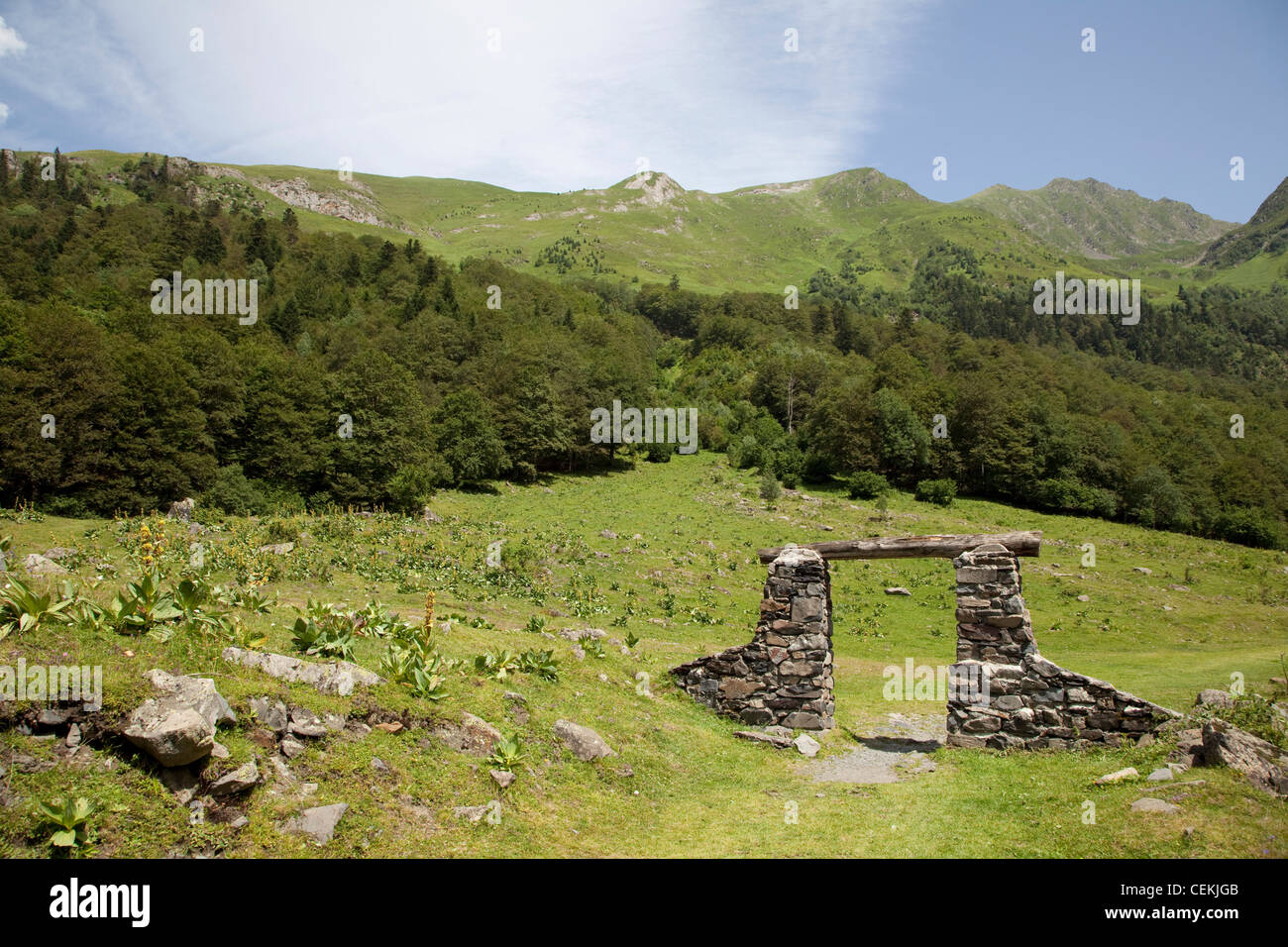 Pyrenees mountains hi-res stock photography and images - Alamy