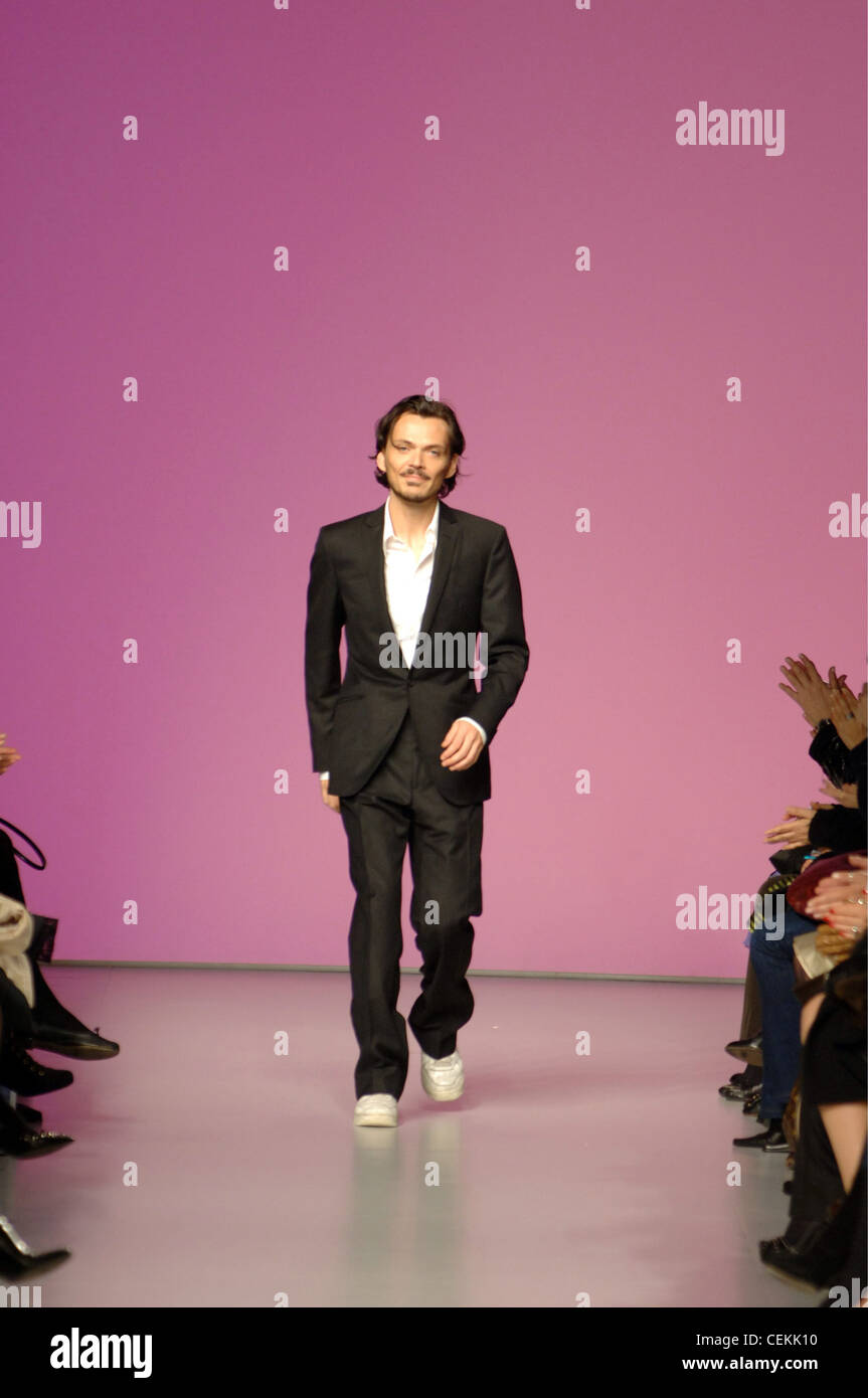 Pucci Ready to Wear Milan A W Pucci designer Matthew Williamson wearing ...