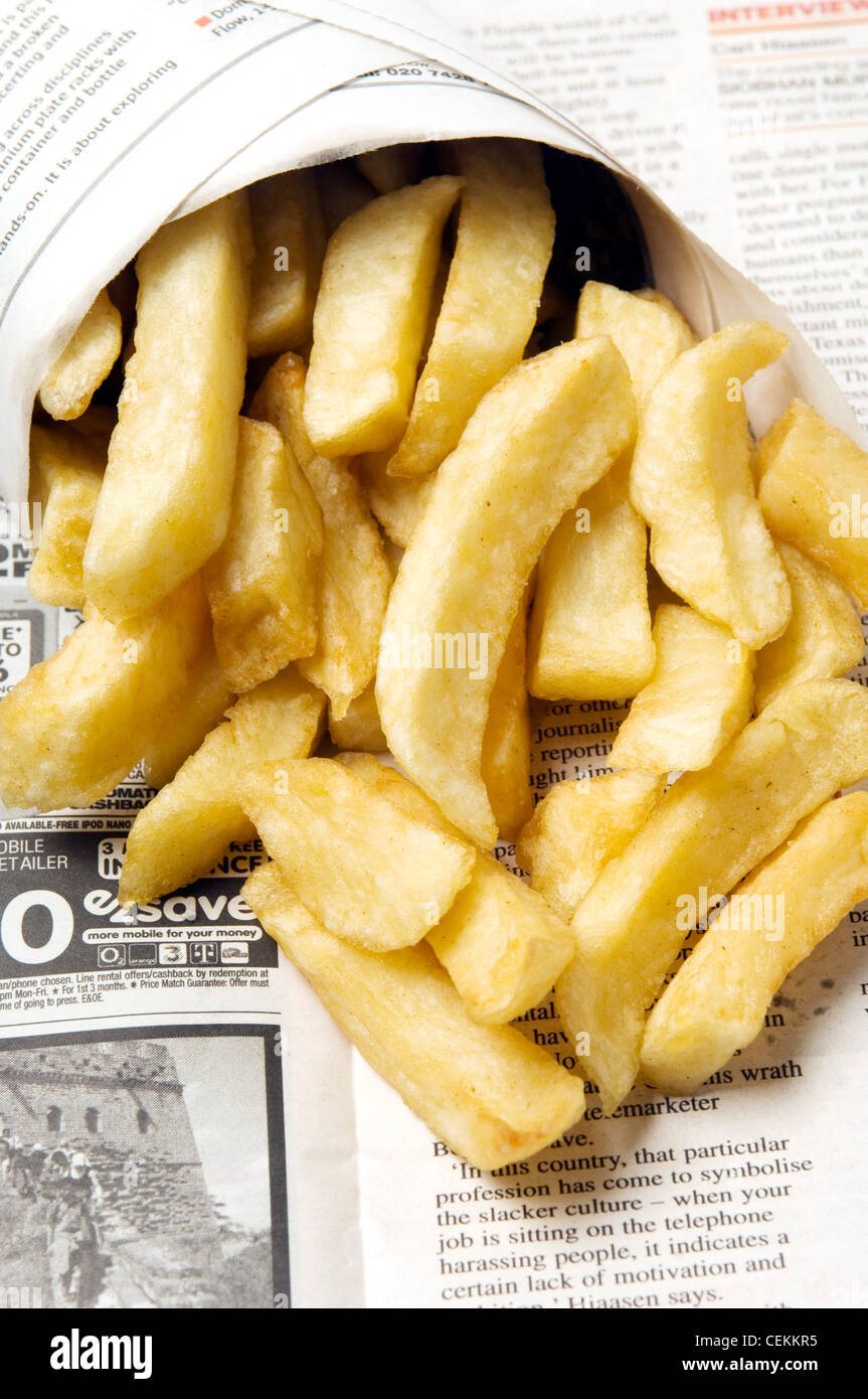 Takeaway chips in newspaper hi-res stock photography and images - Alamy