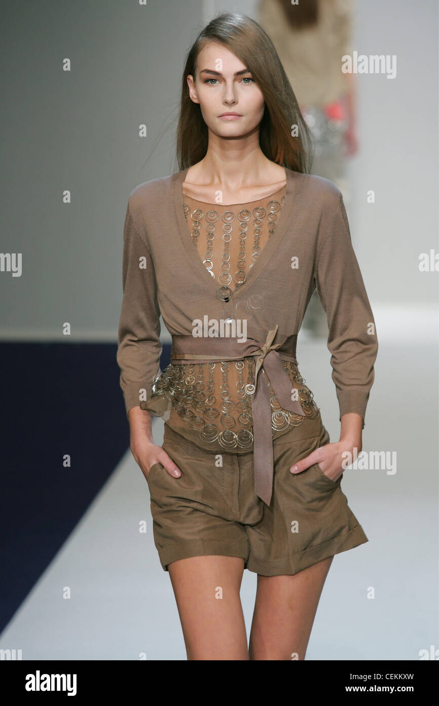 Collette Dinnigan Paris Ready to Wear S S Model long straight bruntte ...