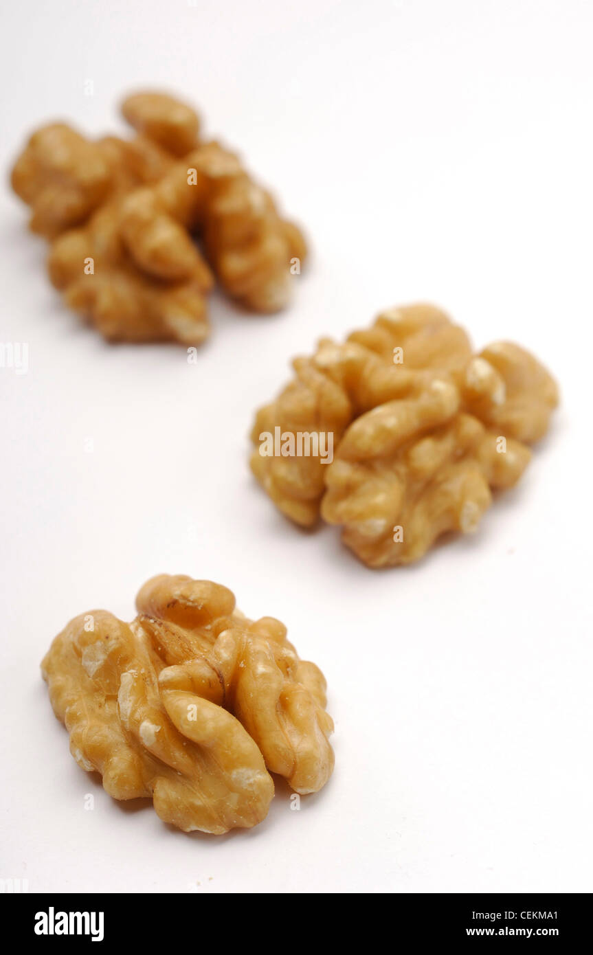 WD1223-04 Close up of walnut pieces Stock Photo - Alamy