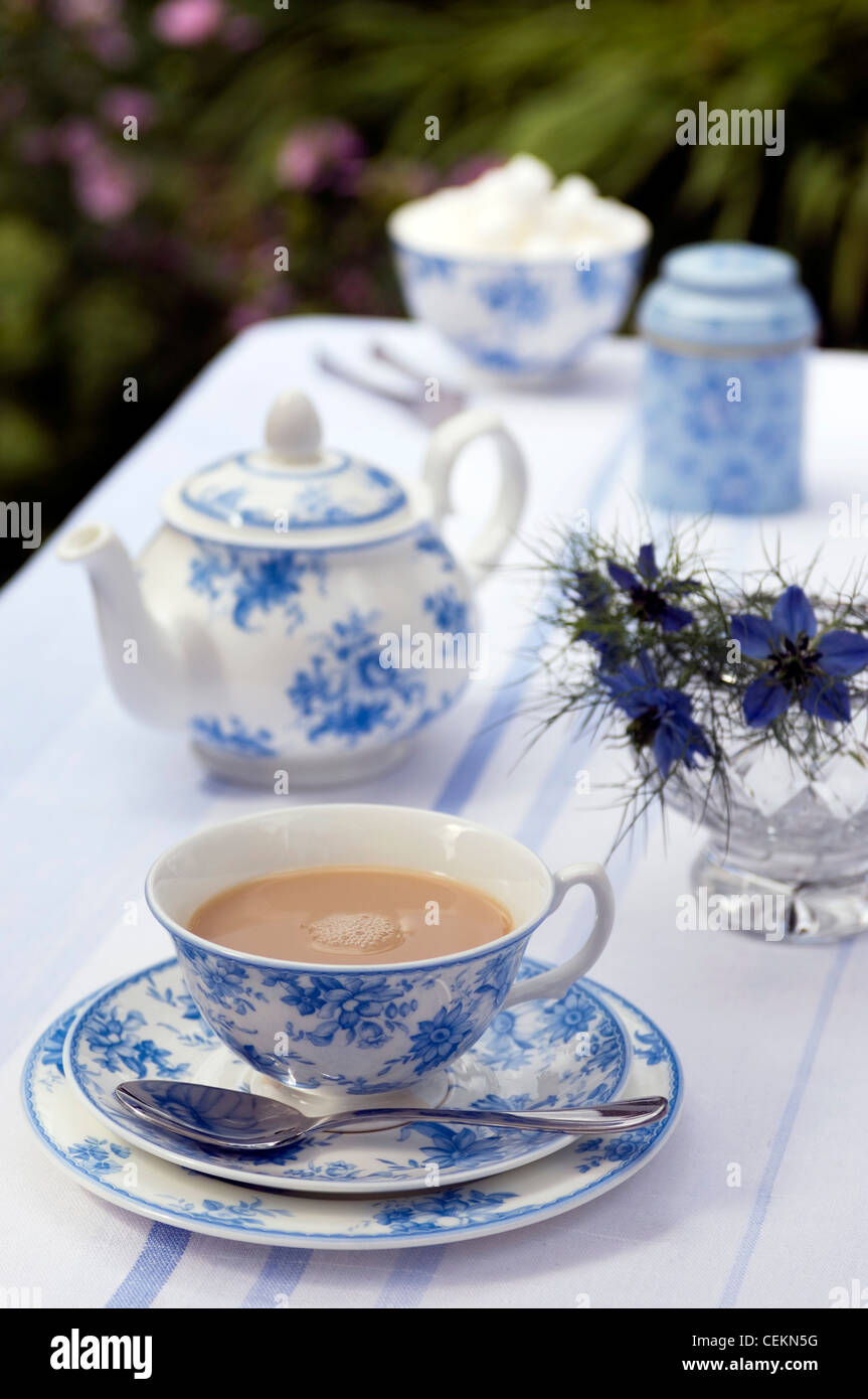 Old english pot hi-res stock photography and images - Alamy